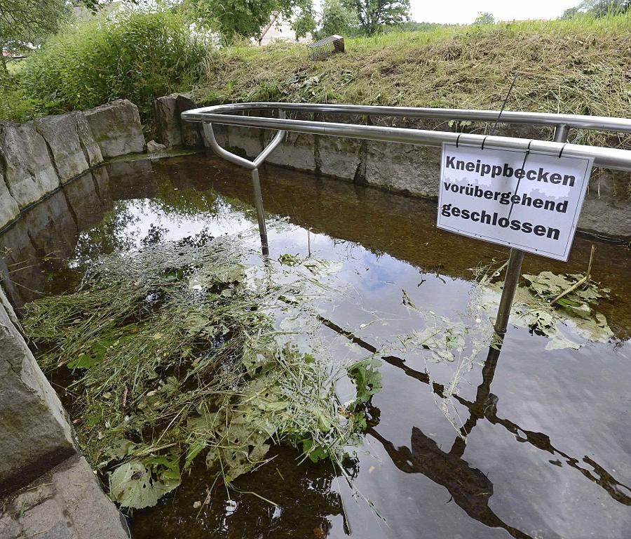 Wer säubert Kneippbecken?