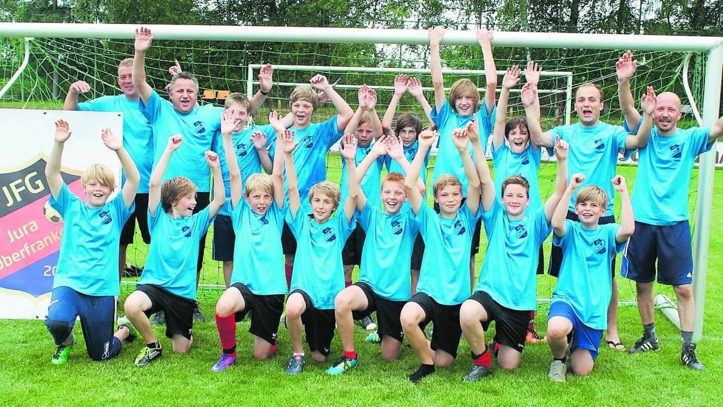 ASV Hollfeld feiert Meister und Aufsteiger ASV Hollfeld feiert Meister und Aufsteiger
