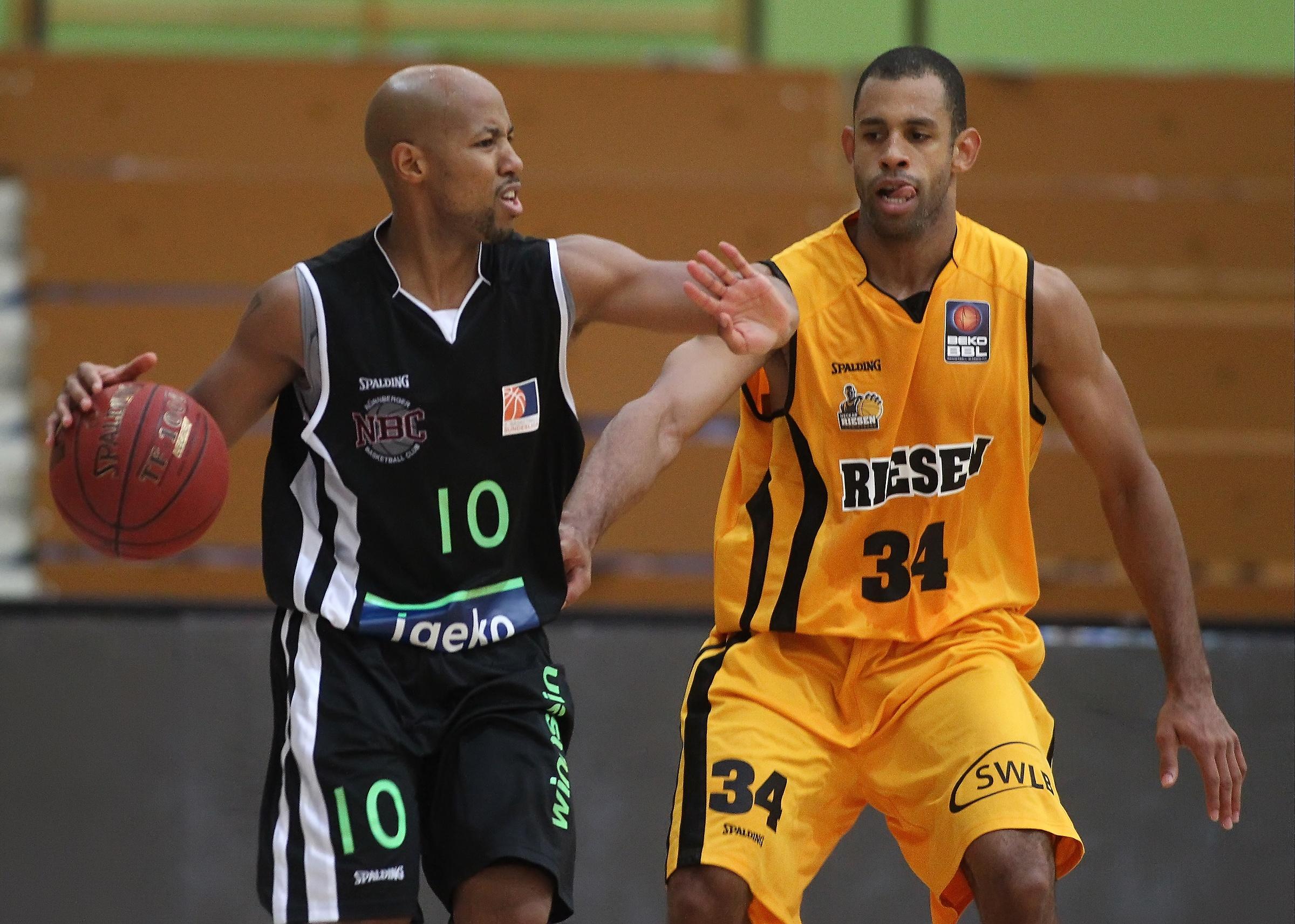 Der NBC holt Wayne Bernard