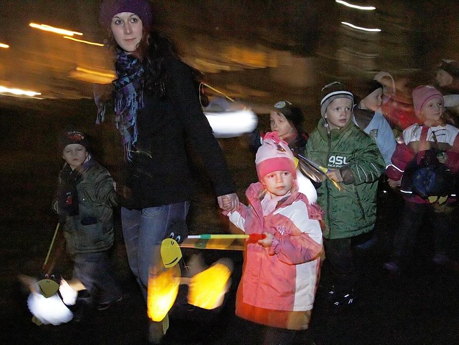 Leuchtende Raben weisen den Weg