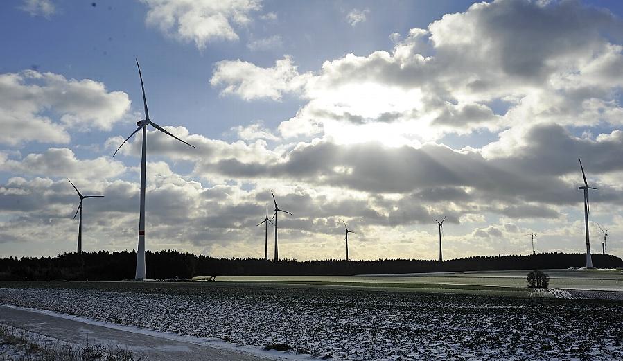 Moderne Windräder schalten sich bei Eisbildung ab