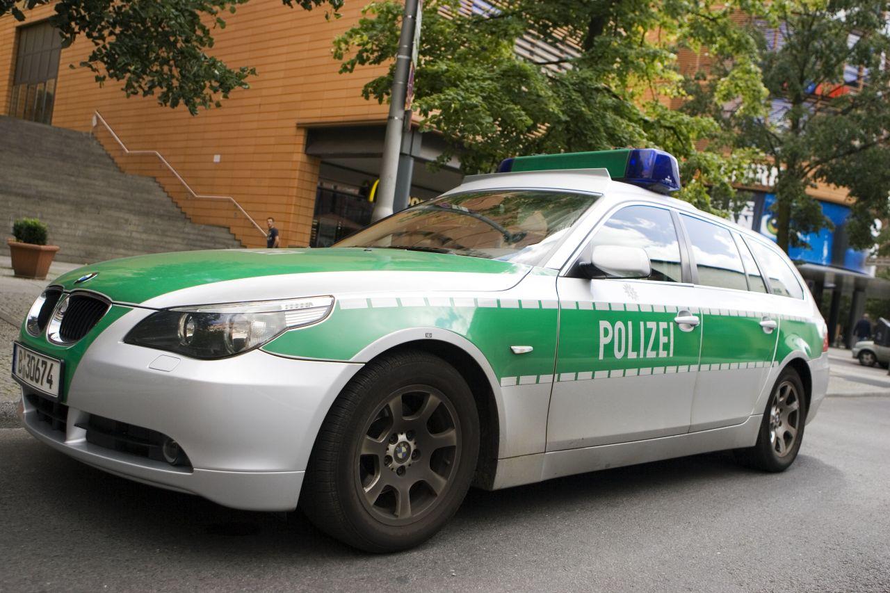 Auf dem Weg zum Einsatz: Polizeiauto stößt mit Audi zusammen