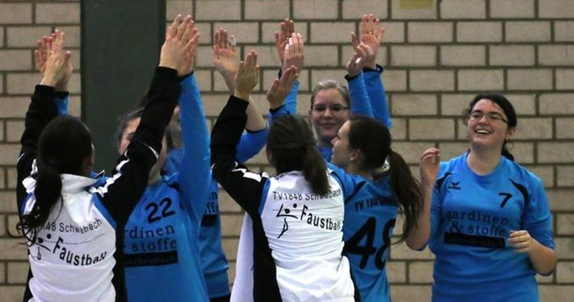 Die 48er Zweitliga-Faustballerinnen erfüllten ihr Soll