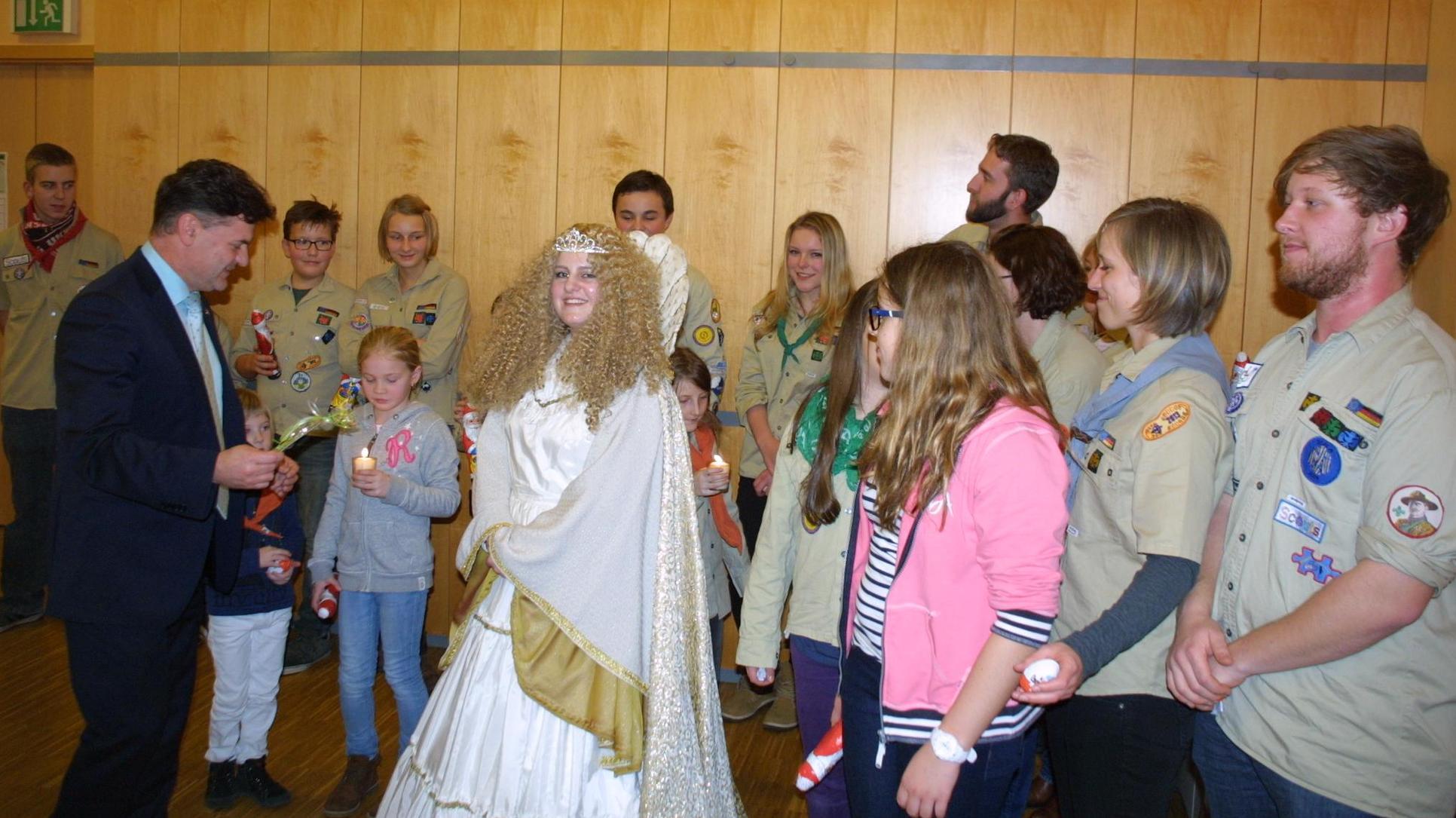 „Wendelsteiner Christkind“ und Pfadfinder im Marktgemeinderat