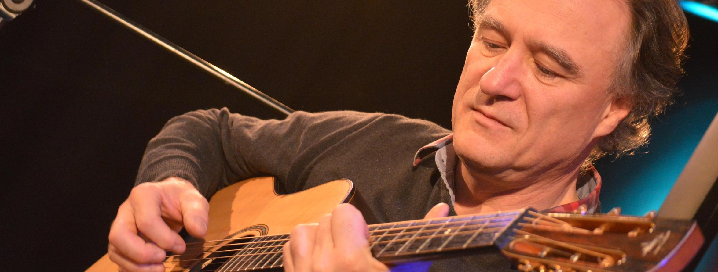 Peter Finger ist wahrhaft ein Virtuose des Fingerspiels