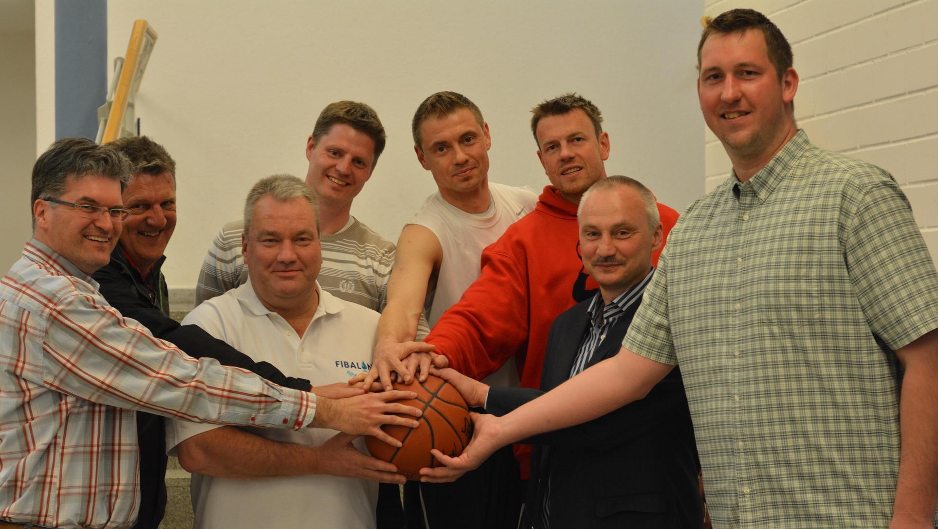 Martin Ides trainiert die Staufer Basketballer