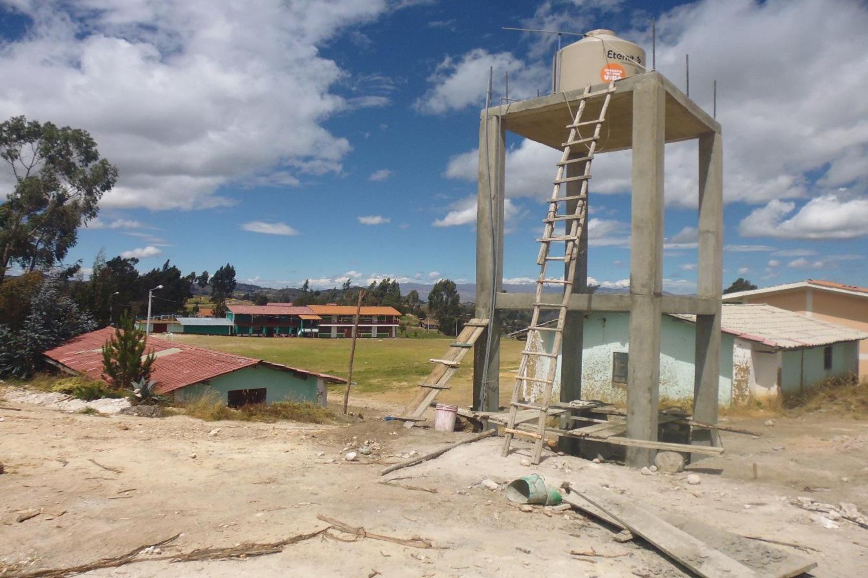 Wasser für die Schule von Apalín