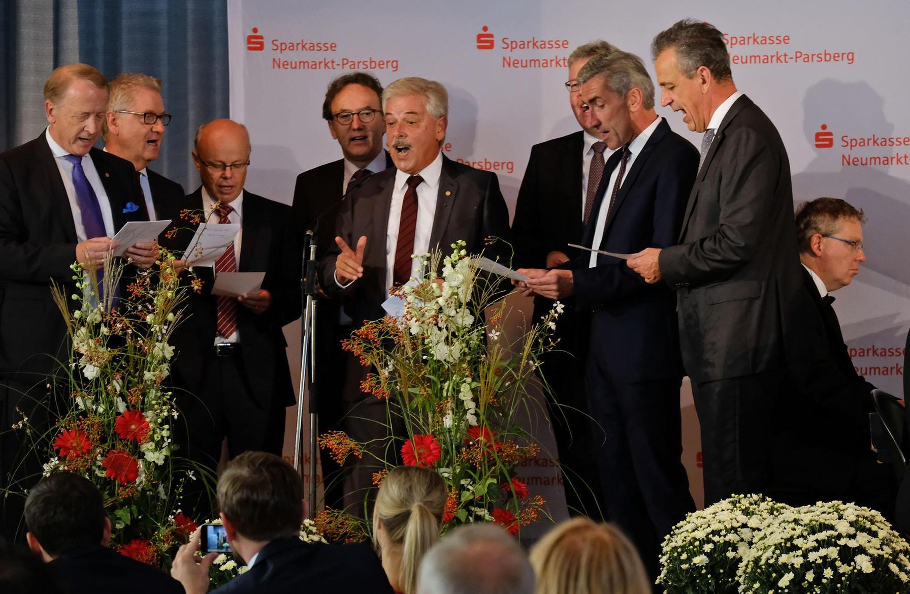 Sparkassen-Vorstandschef Karl Novotny geht in Ruhestand