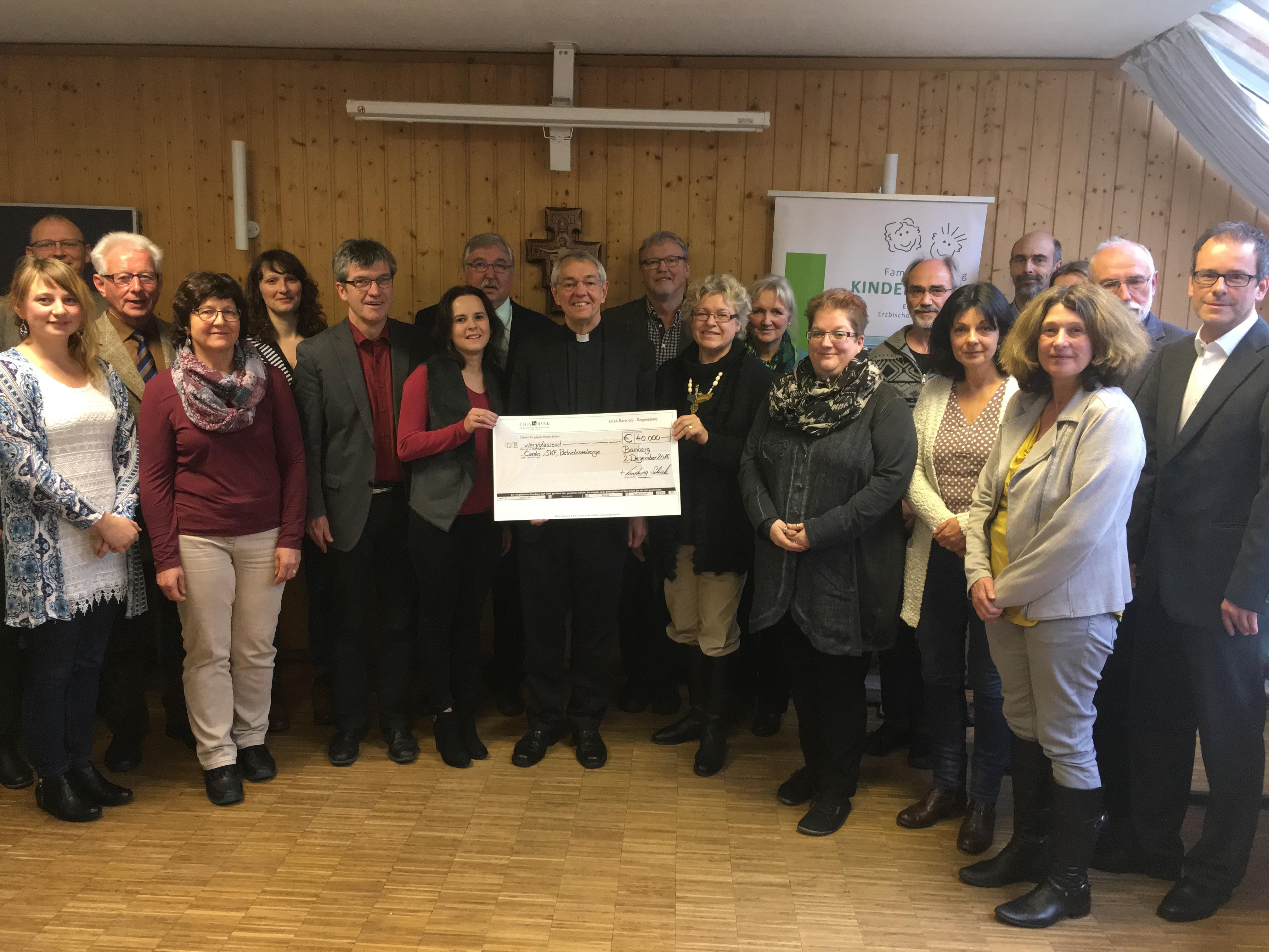 Erzbischof Ludwig Schick hilft kinderreichen Familien