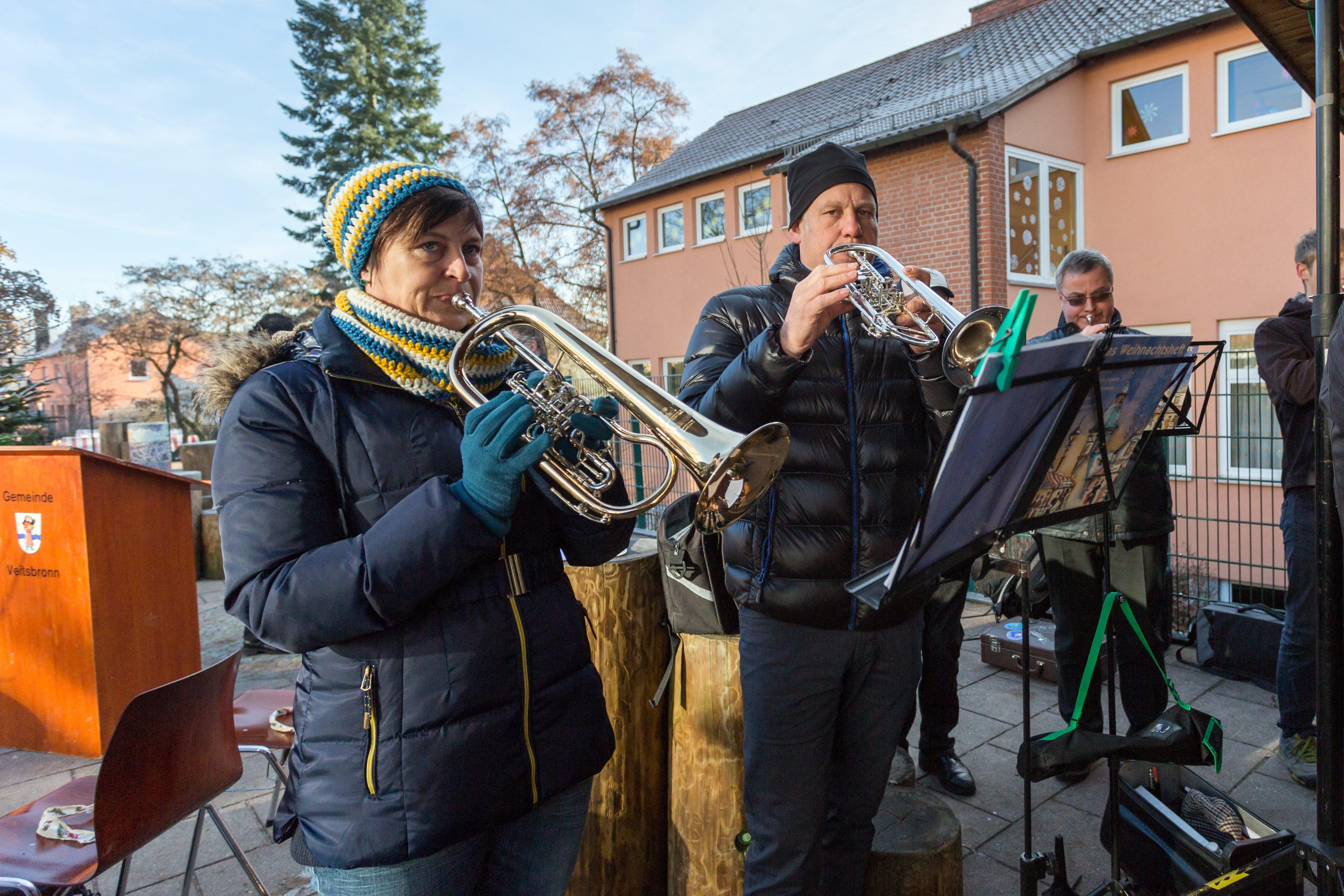Christkind Theresa eröffnet Adventsmarkt in Veitsbronn - Fürth | Nordbayern