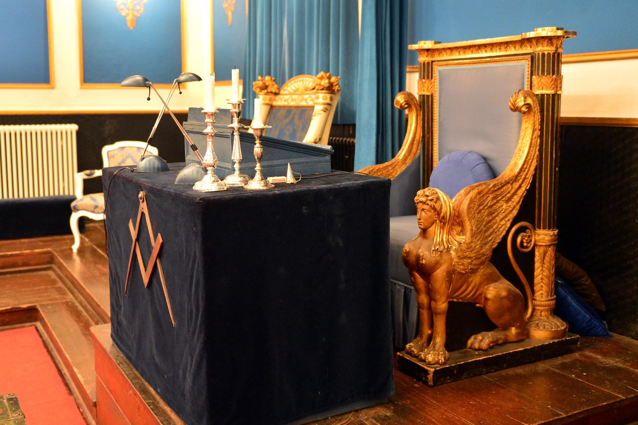 Mitten in Erlangen: So sieht es in der Freimaurerloge aus