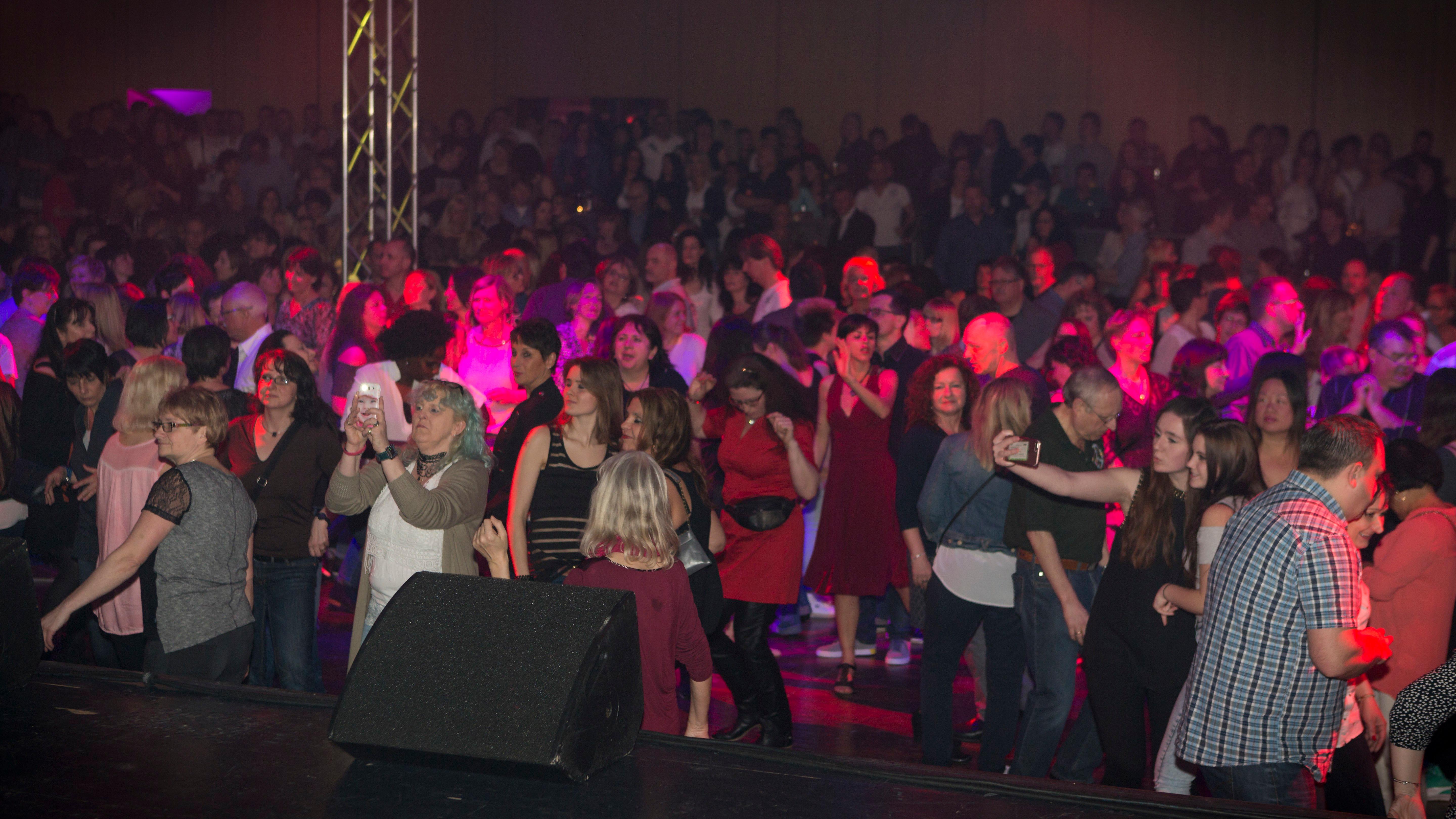 So geht Party: Ausgelassene Stimmung bei Discomania in Fürth | Nordbayern
