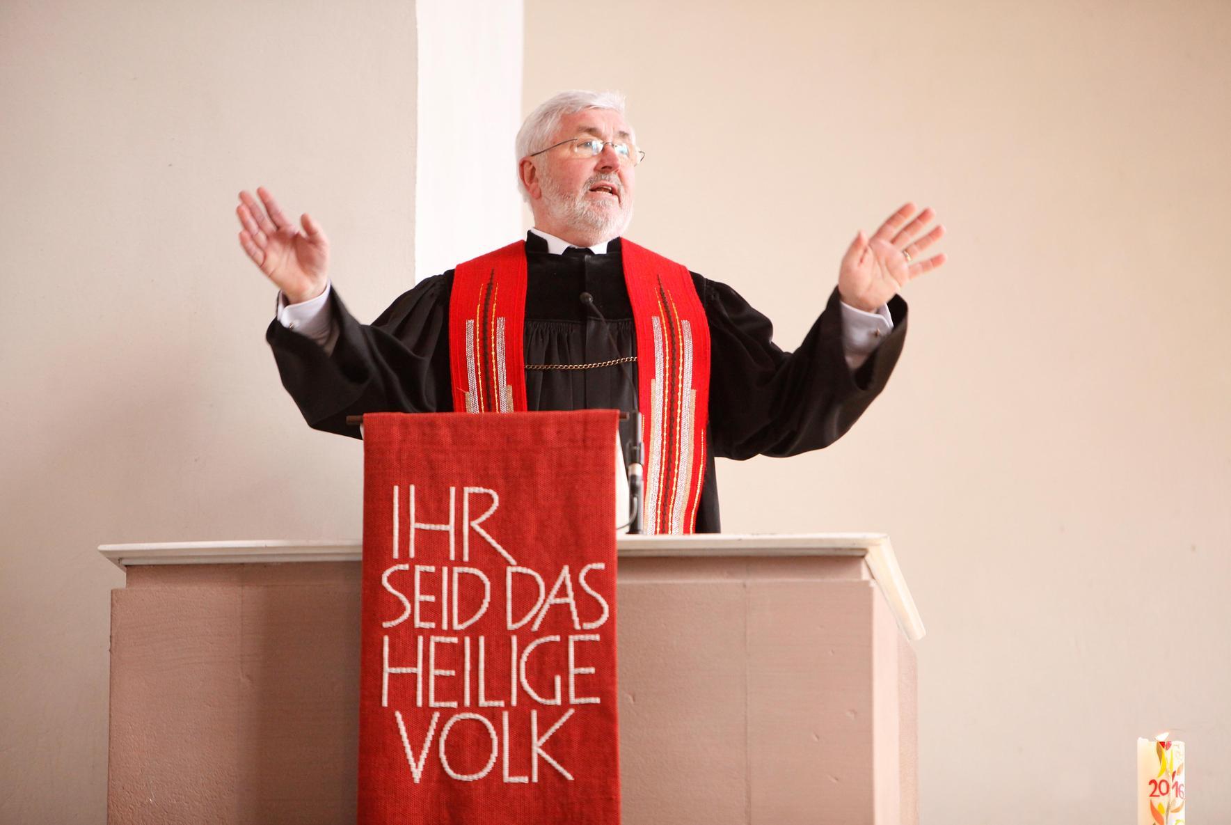 Pfarrer Peter Loos verabschiedet sich