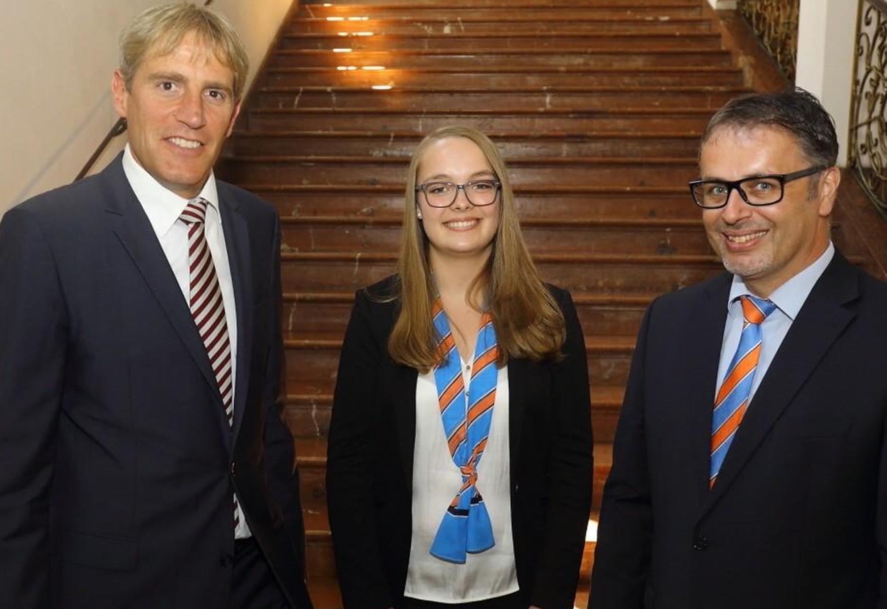 Bank-Azubi mit Top-Zensuren