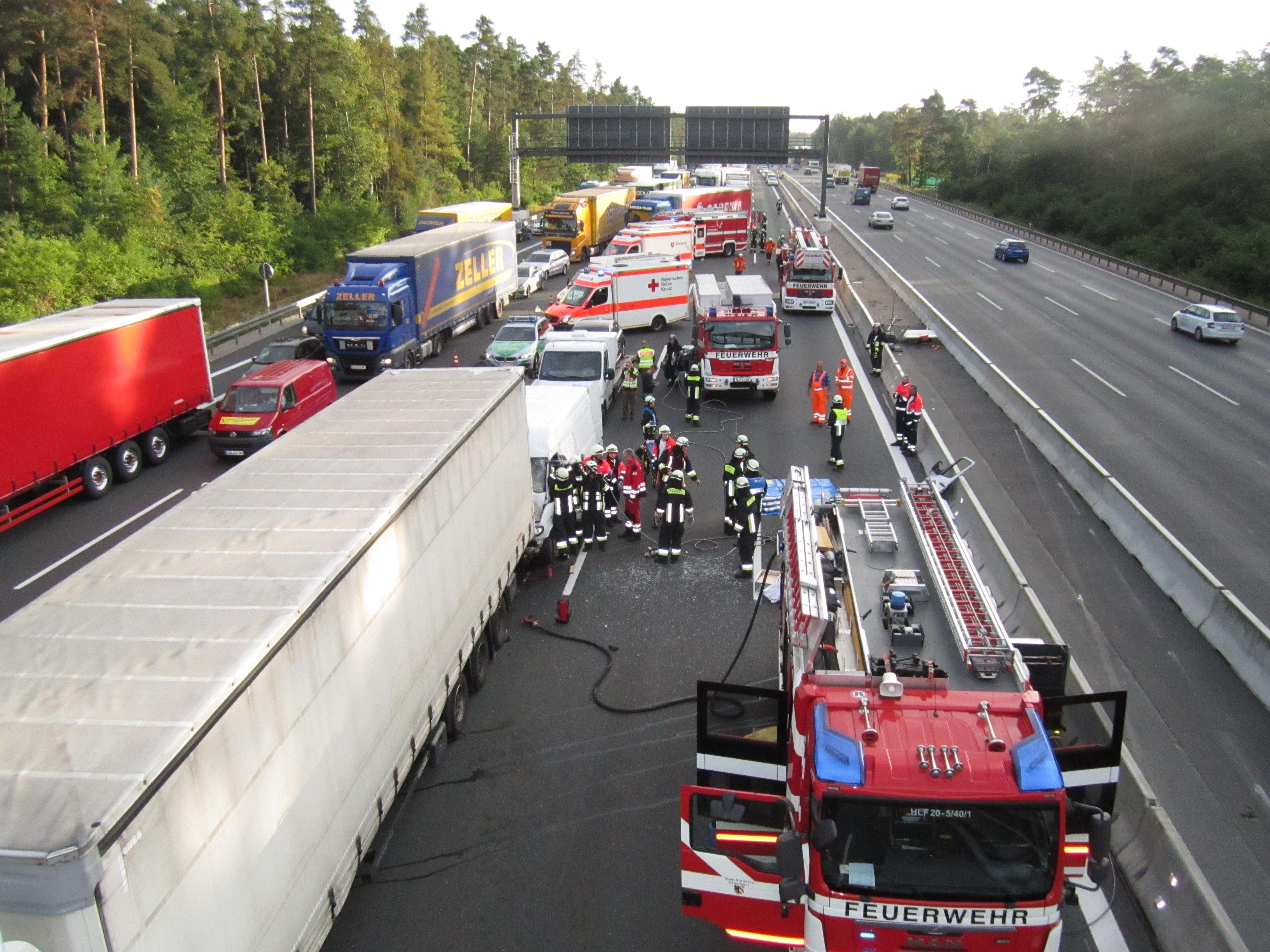 Schwerer Unfall auf A6: Vollsperrung im Berufsverkehr