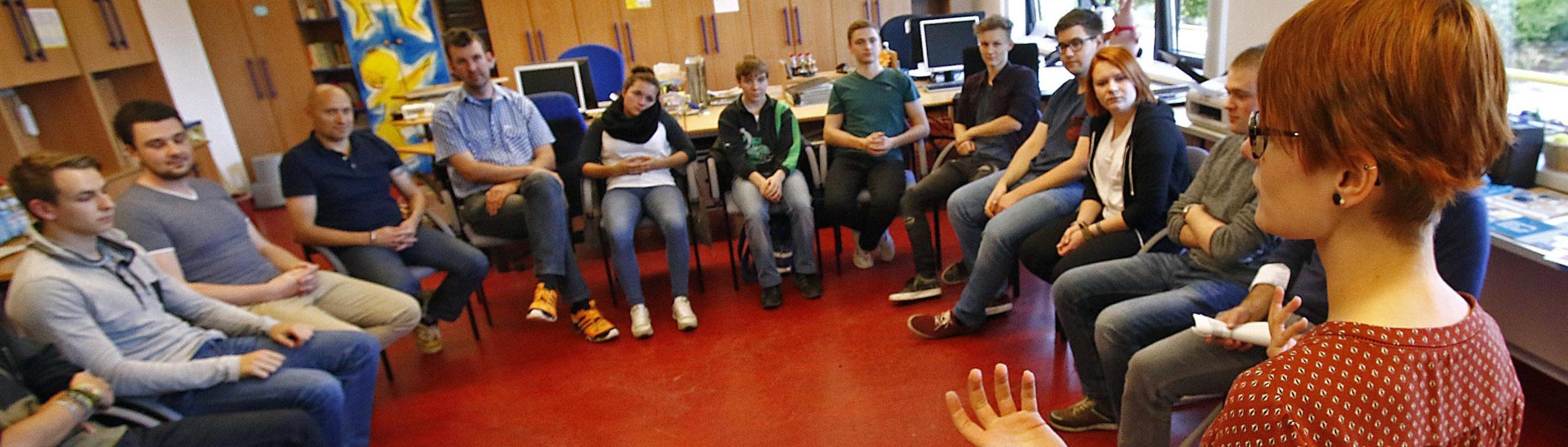 Den rechten Parolen besonnen begegnen