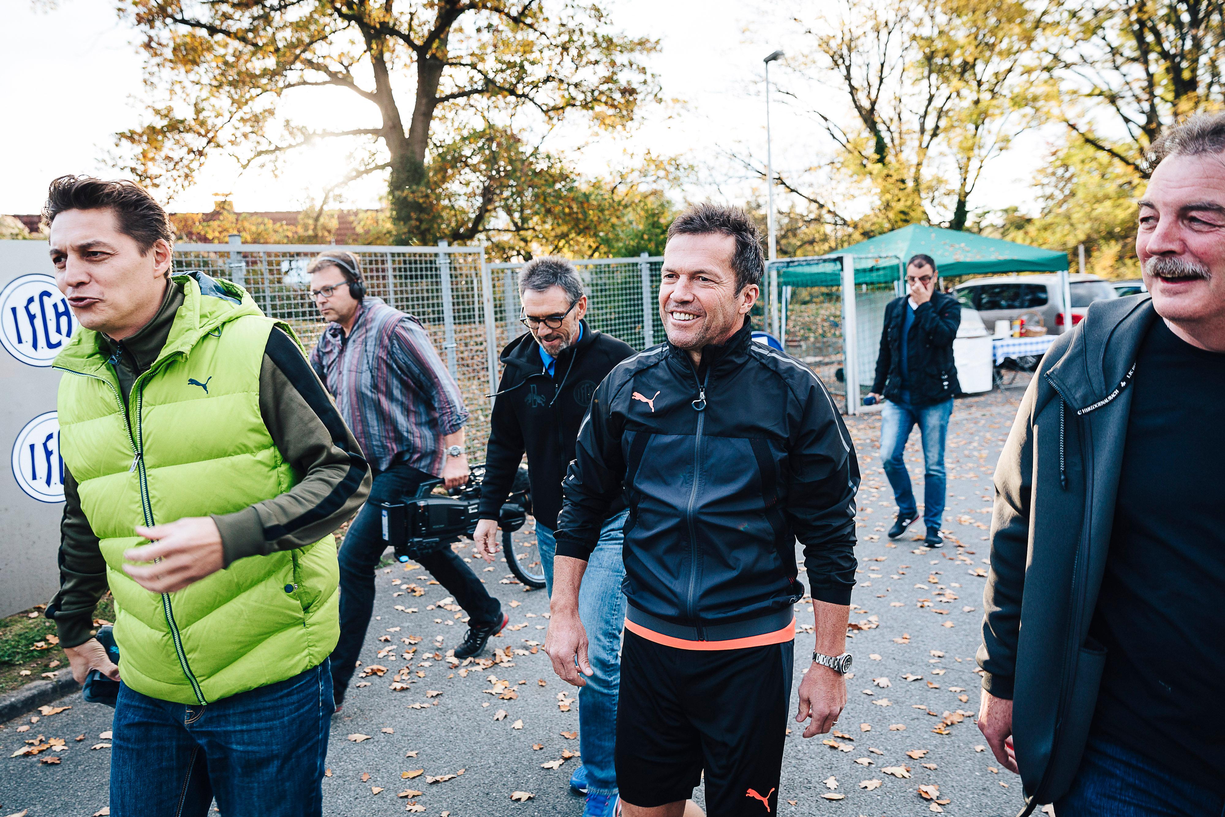 Lothar Matthäus trainiert die Kinder des 1. FC Herzogenaurach