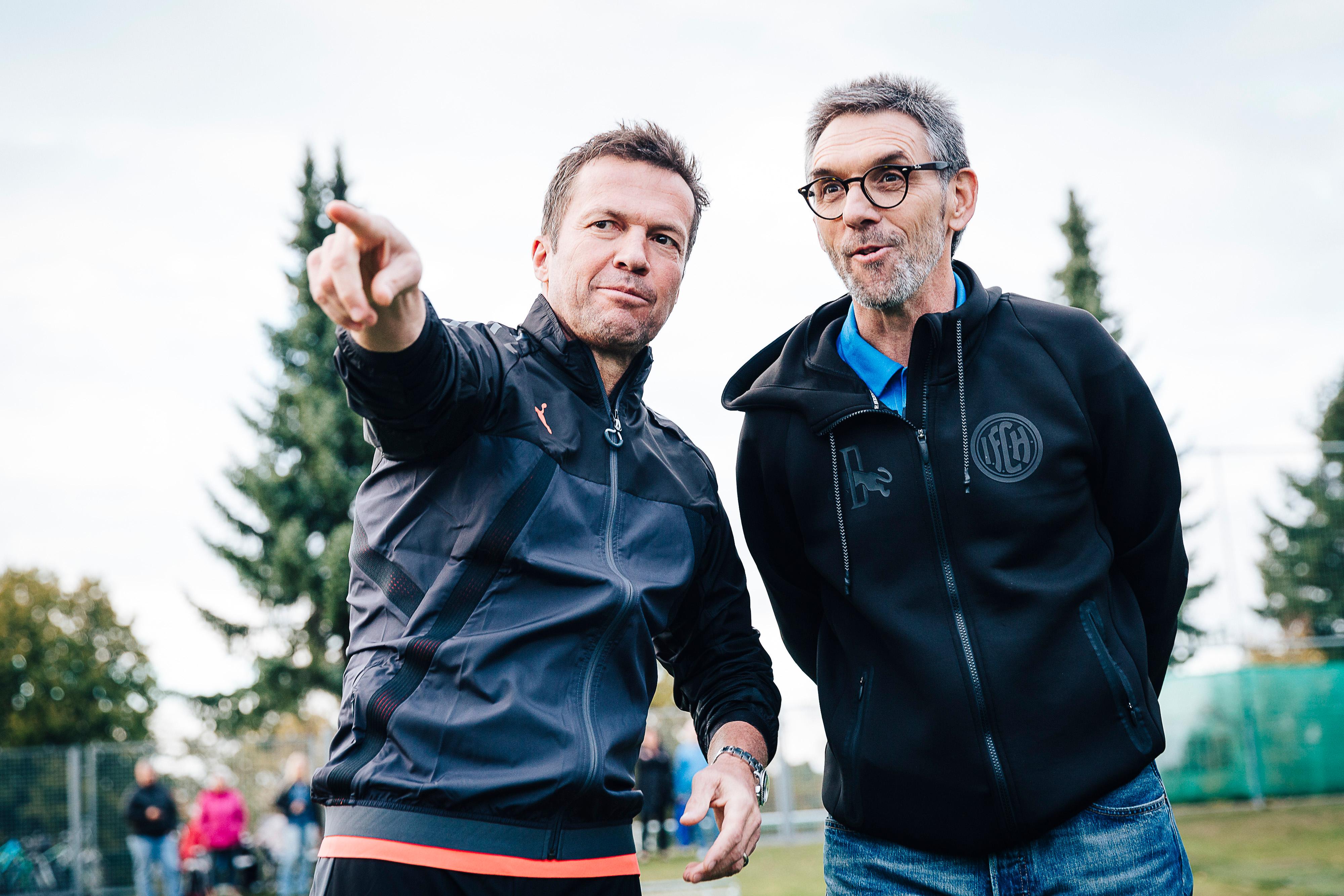Lothar Matthäus trainiert die Kinder des 1. FC Herzogenaurach