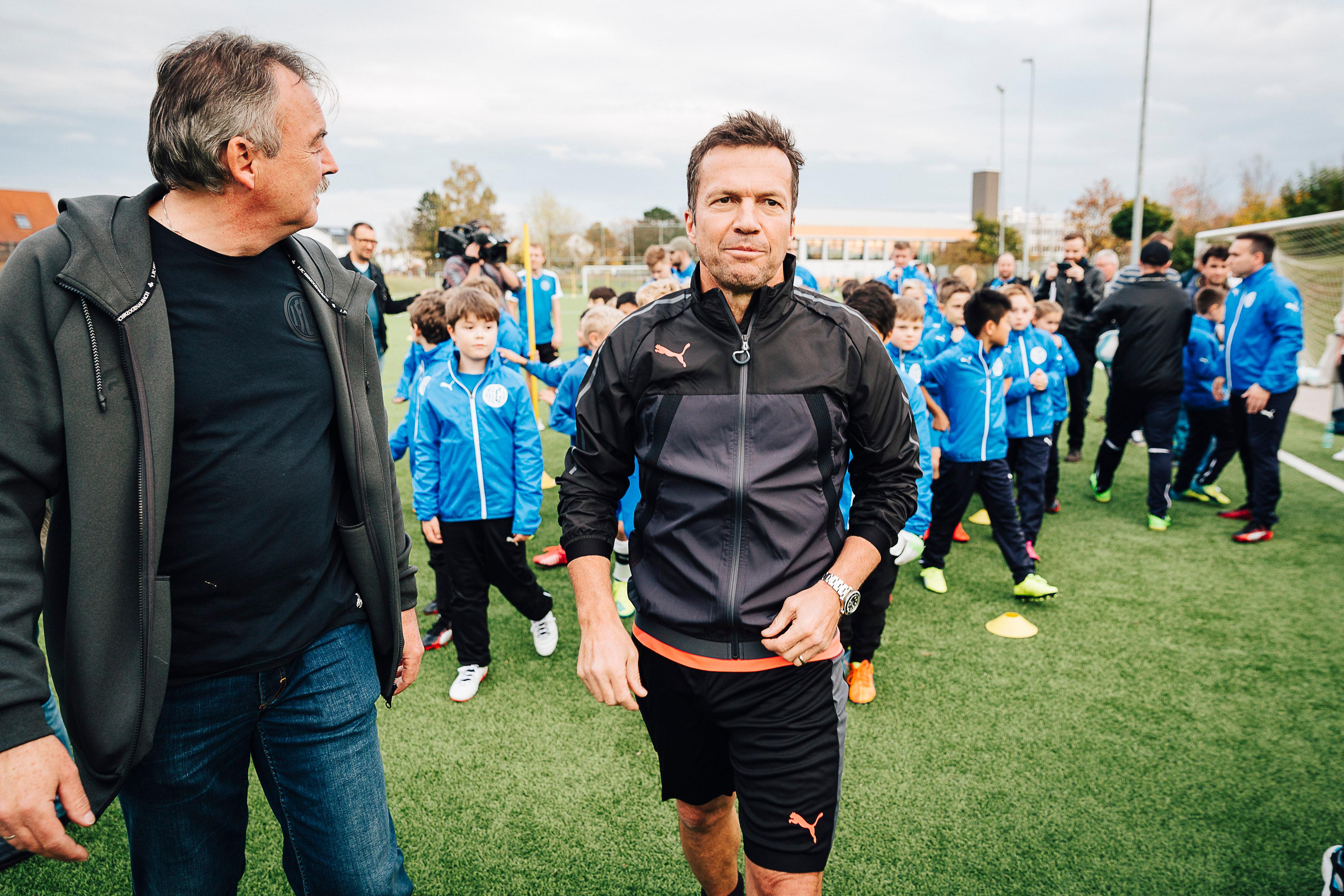 Lothar Matthäus trainiert die Kinder des 1. FC Herzogenaurach