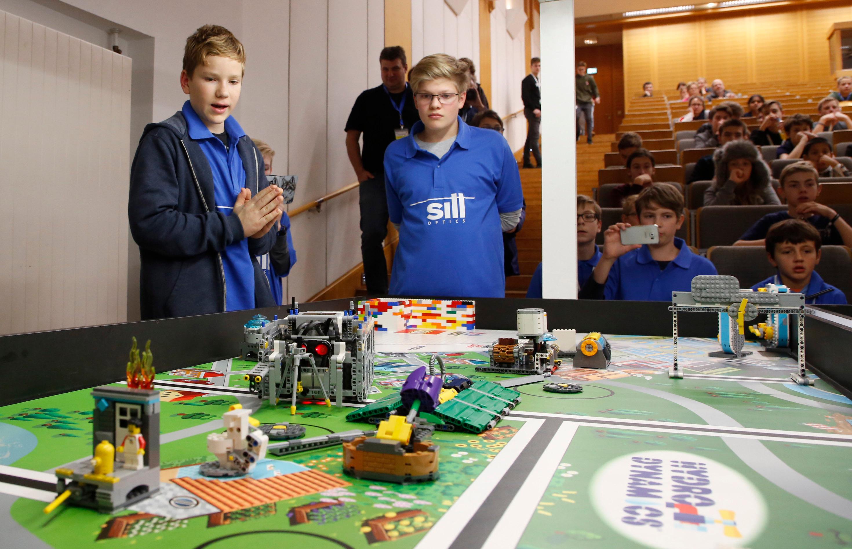 Lego Robot-Game in Nürnberg: Jugendliche zeigen ihre Technikwunder