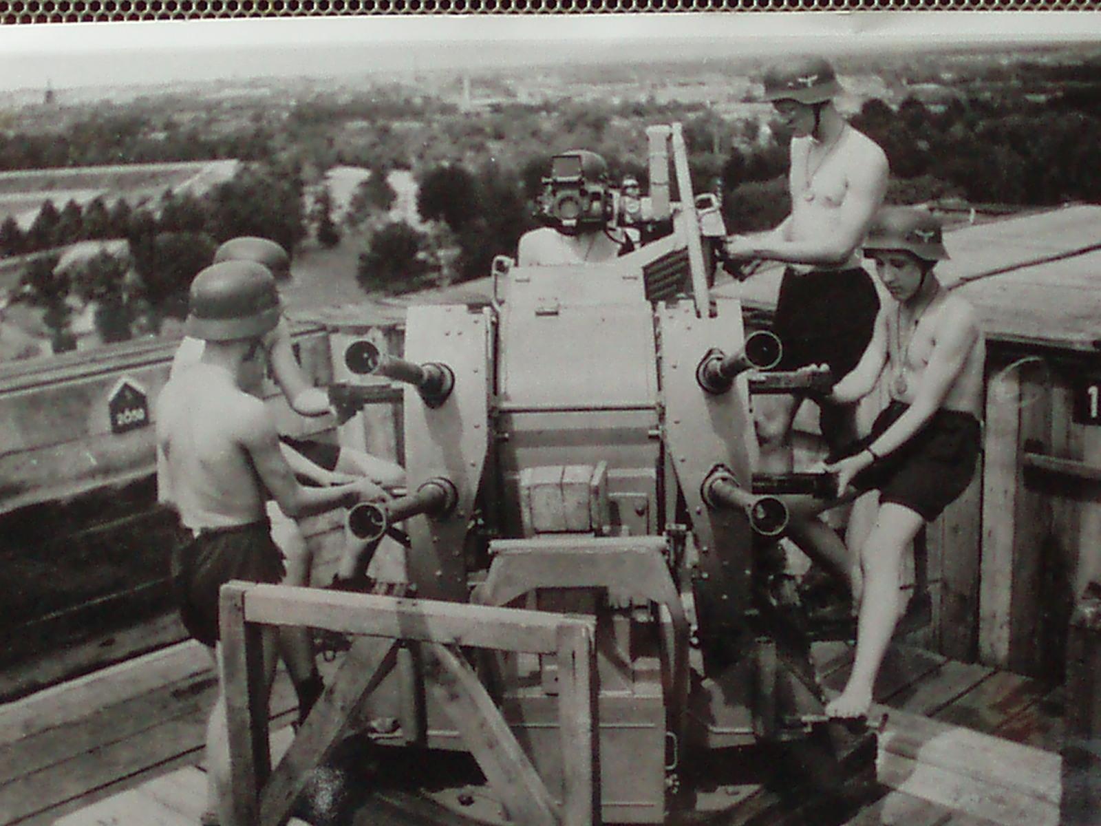 Die traurige Geschichte der jungen Nürnberger Flakhelfer