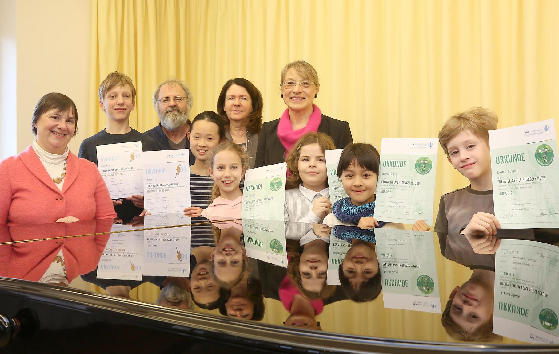 Urkunden für junge Musiker aus Herzogenaurach