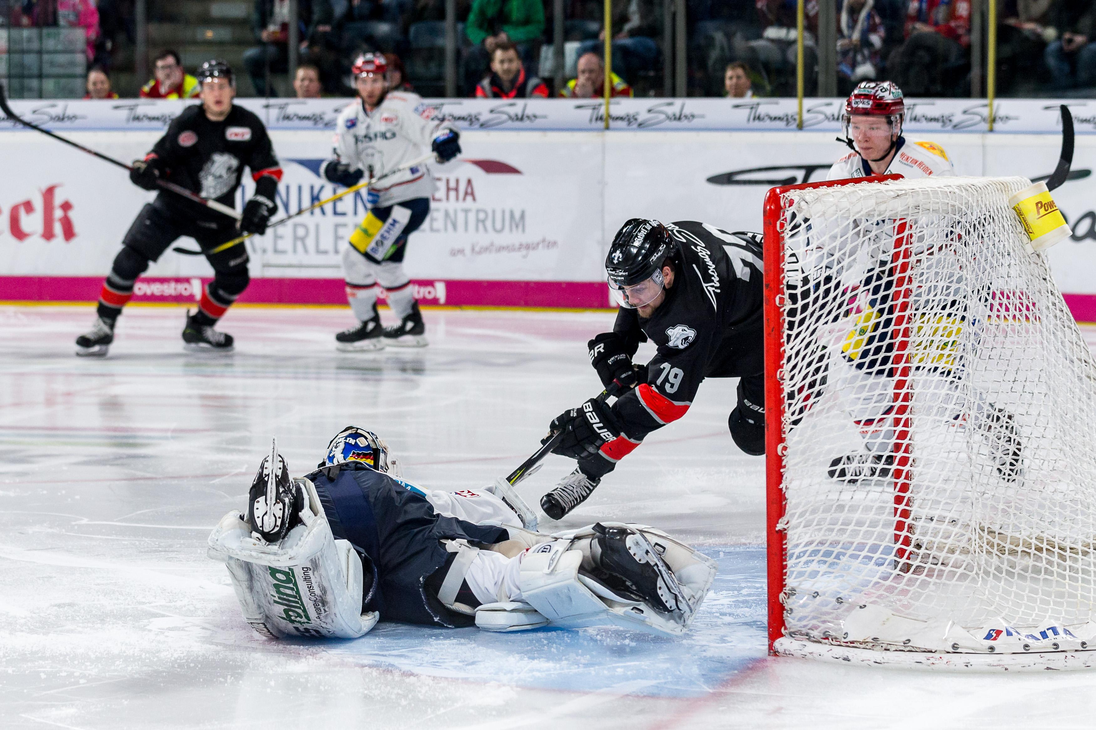 Mitchell macht's: Ice Tigers siegen nach Overtime-Schlacht