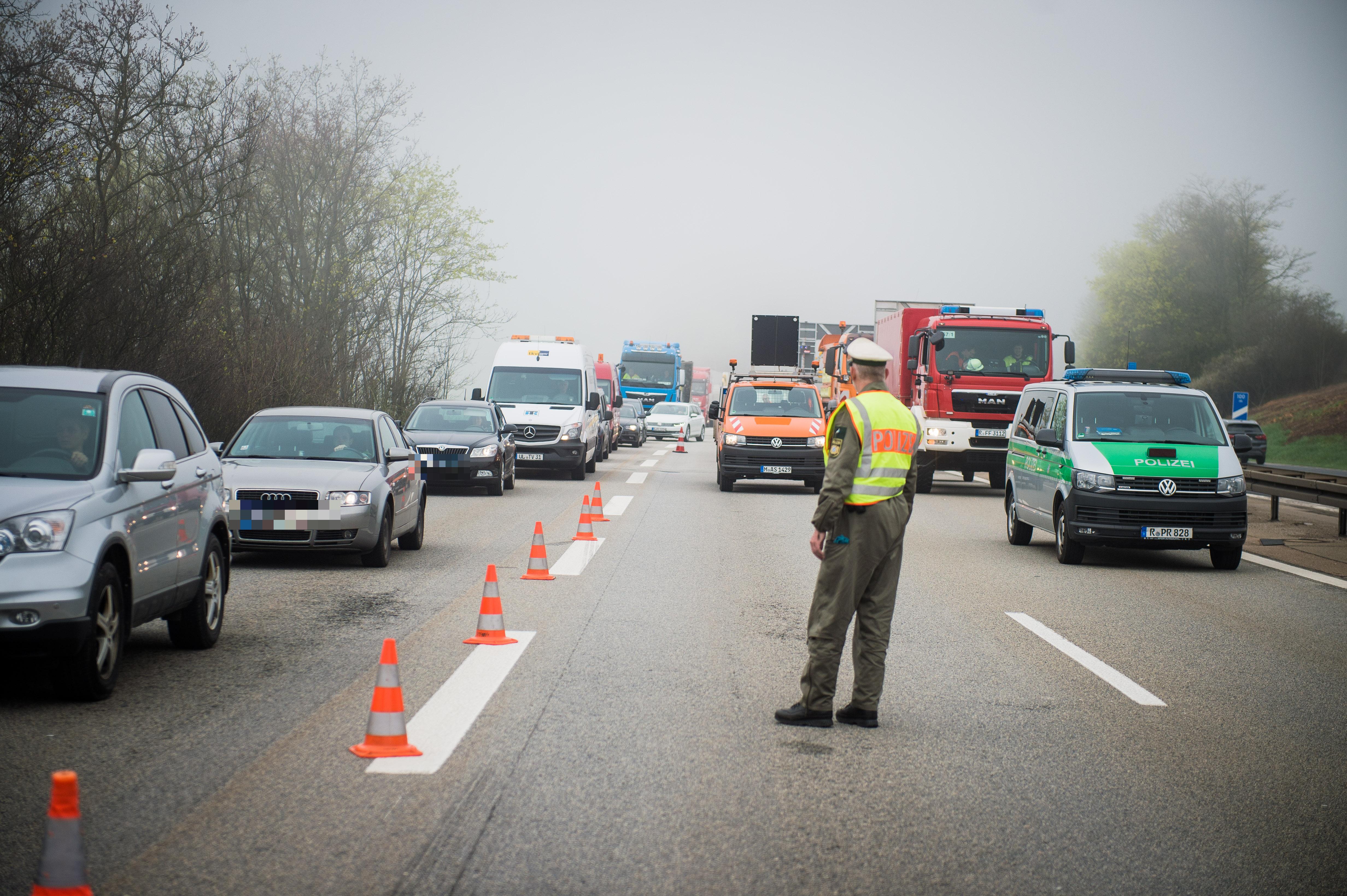 Kreuz Regensburg: Mega-Stau nach Lkw-Unfall