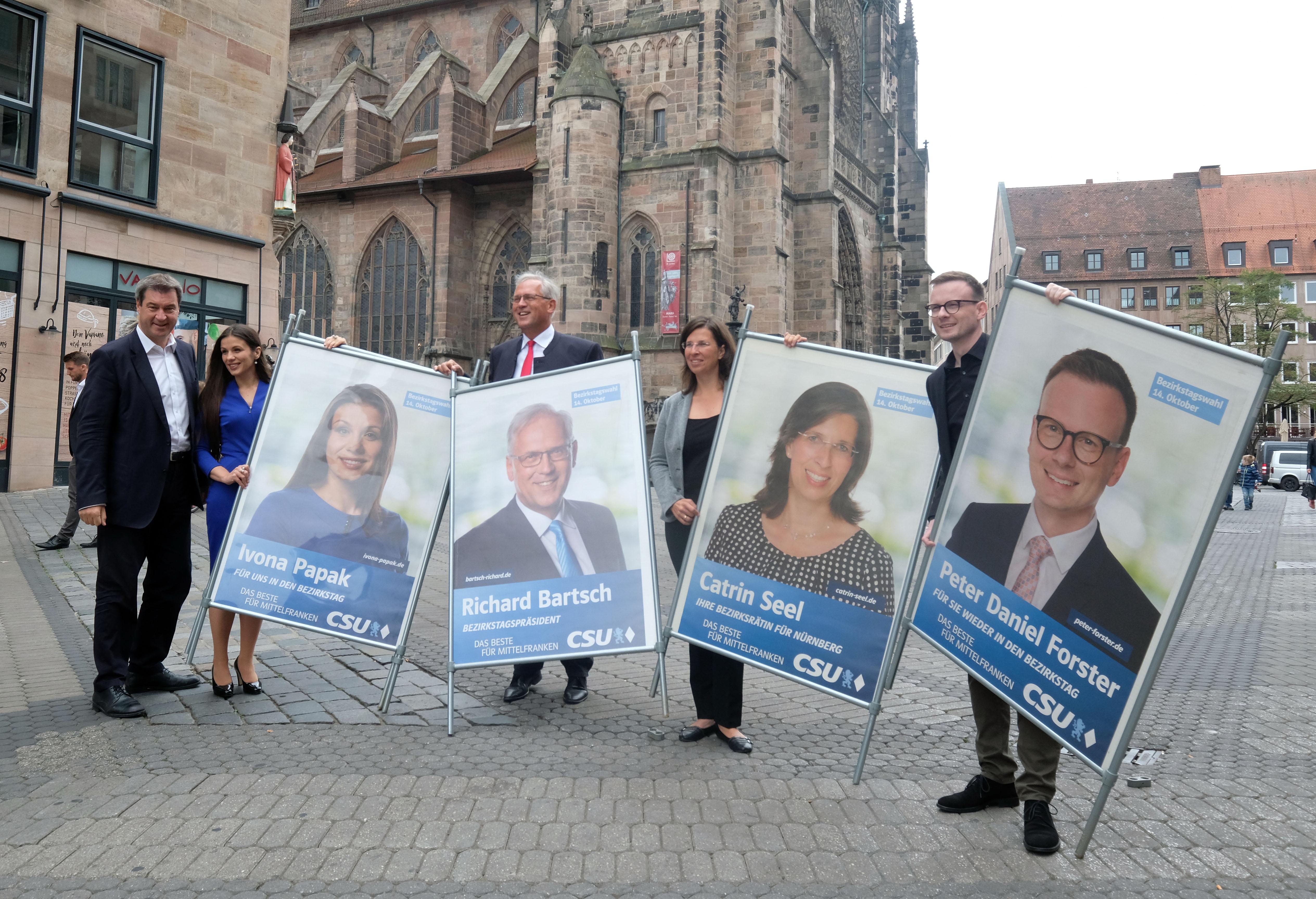 Alle Zeichen auf "Wahl": Die SPD, CSU und Linken präsentieren ihre Plakate