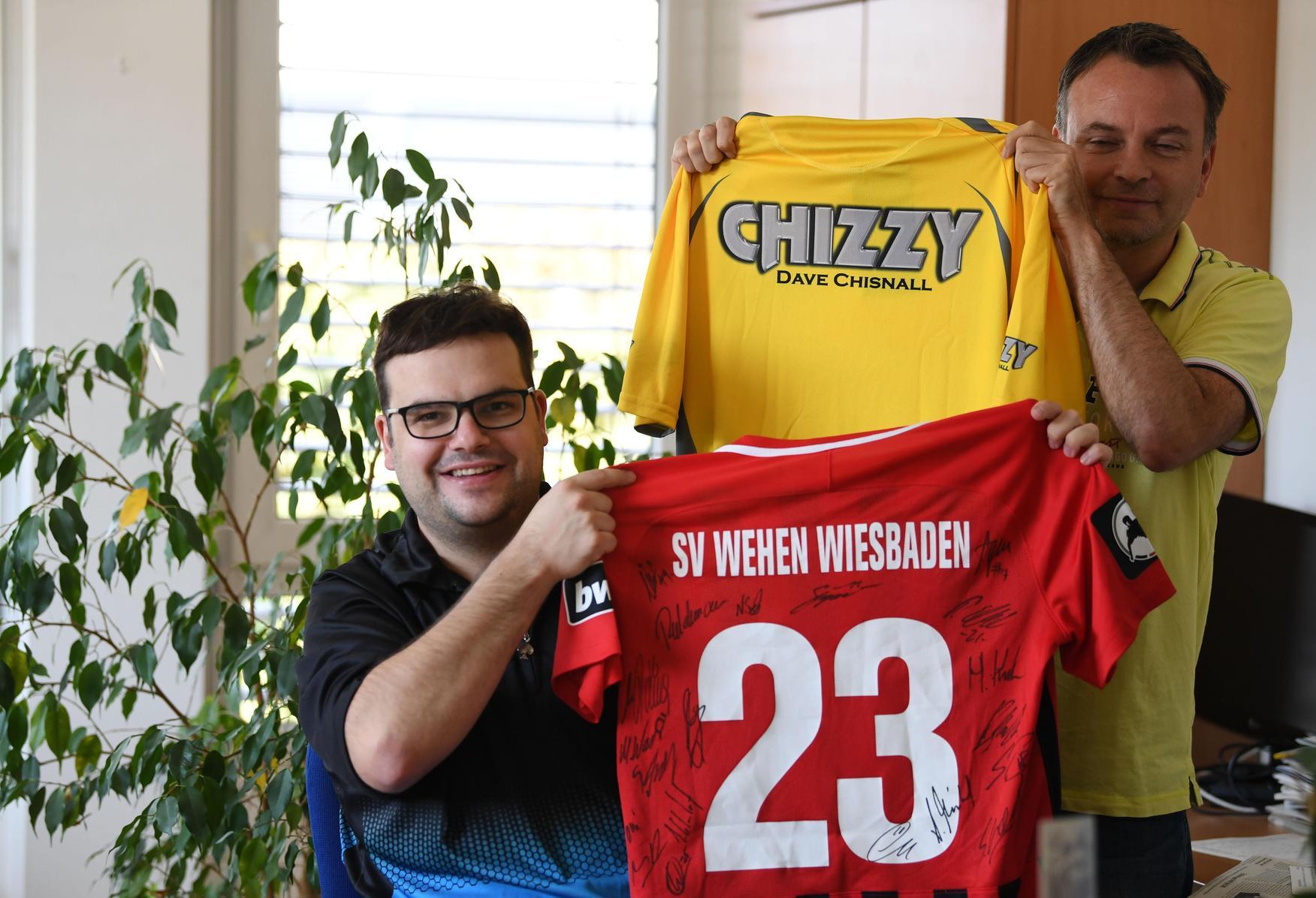 Benefiz-Auktion: Dart-Legende Phil Taylor ganz nah