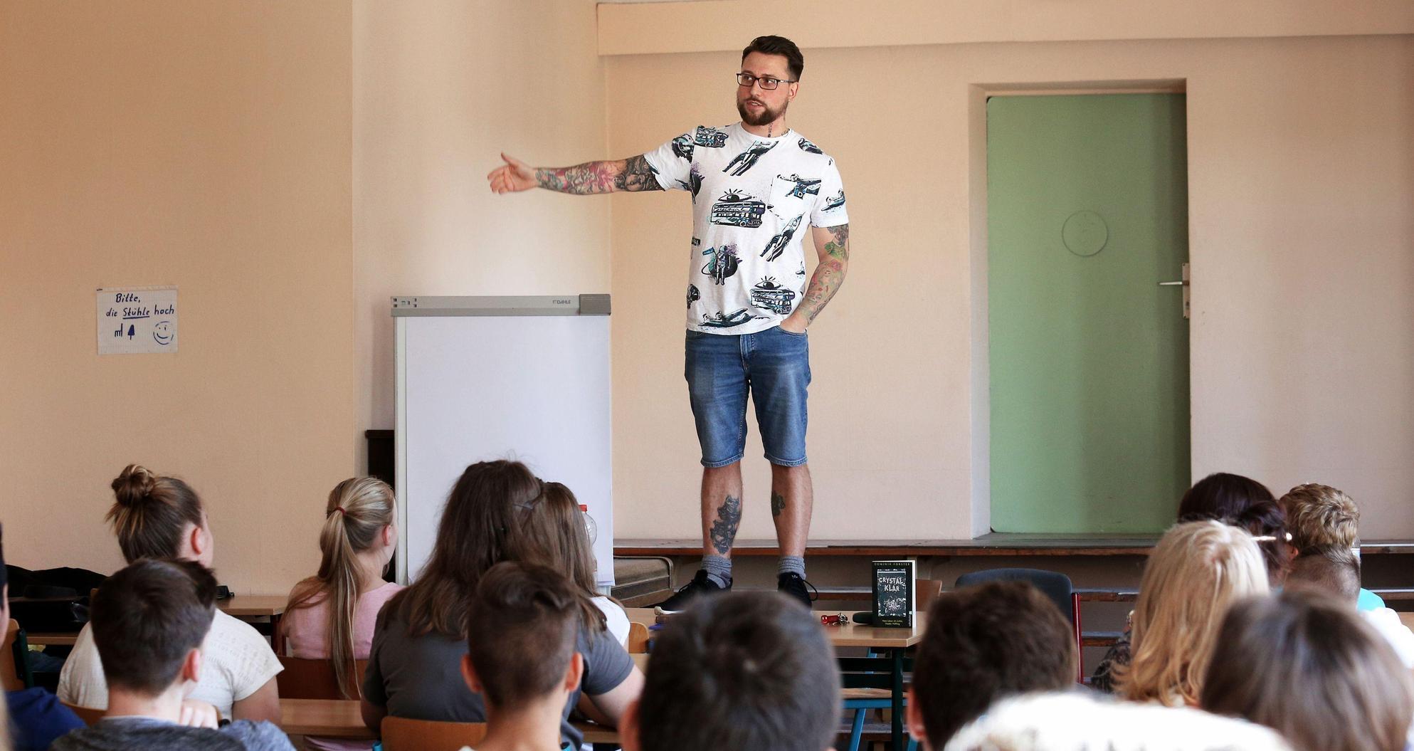 Ex-Junkie Dominik Forster: "Du konsumierst dich behindert"