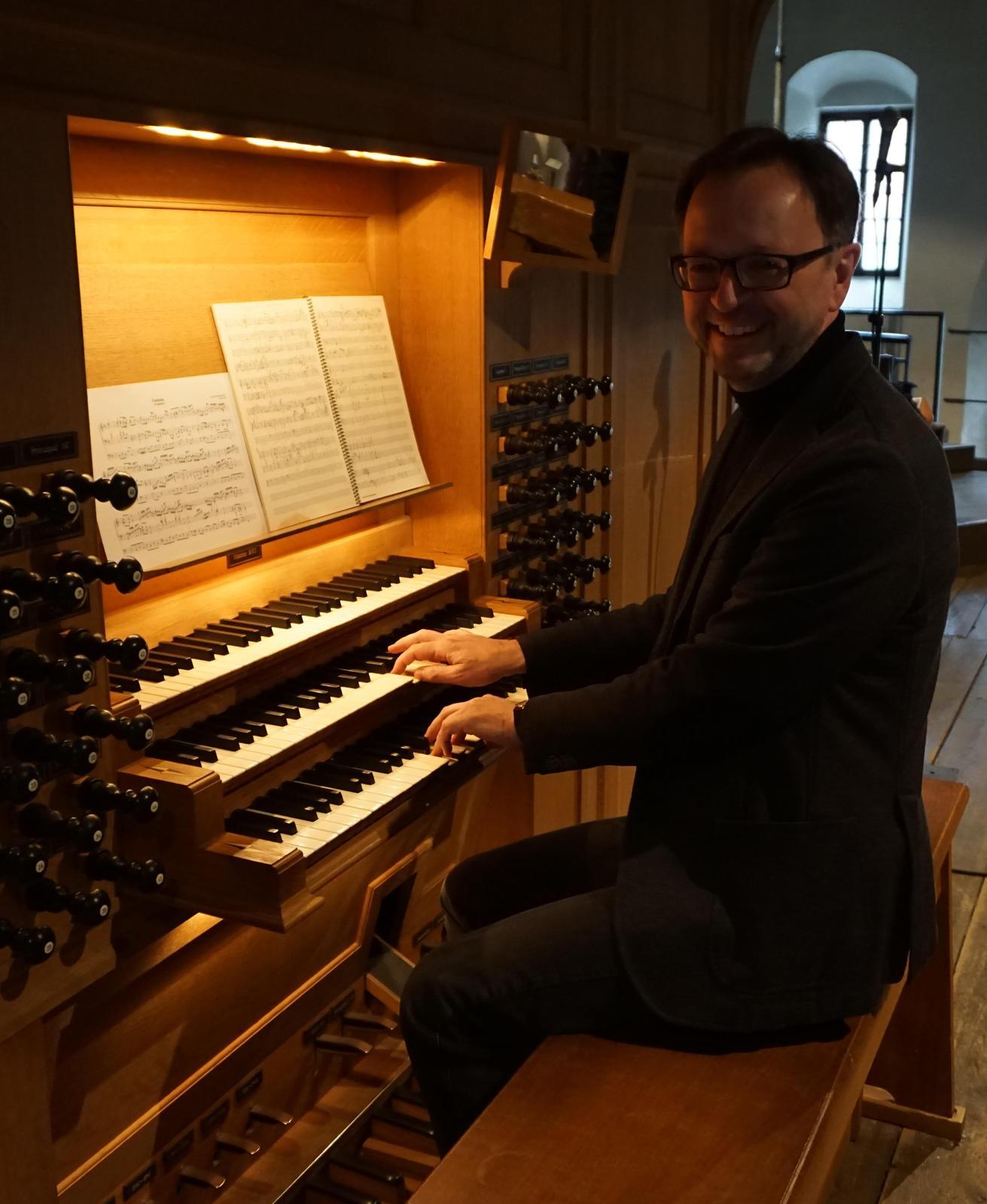 Gerald Fink: Fantasievolle "OrgelZeit" an der Metzler-Orgel