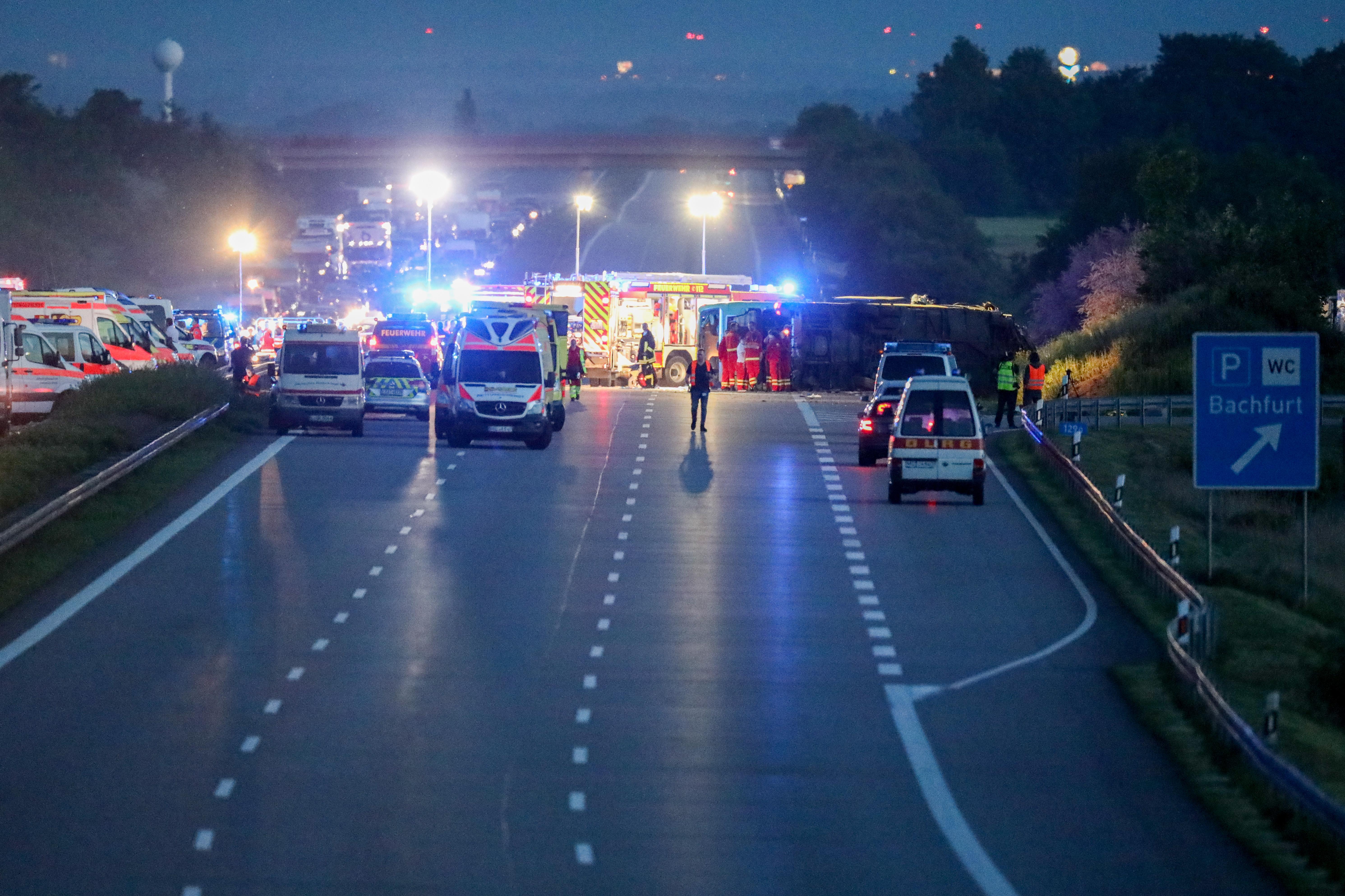 Ein Toter und zahlreiche Schwerverletzte bei Flixbus-Unfall auf A9
