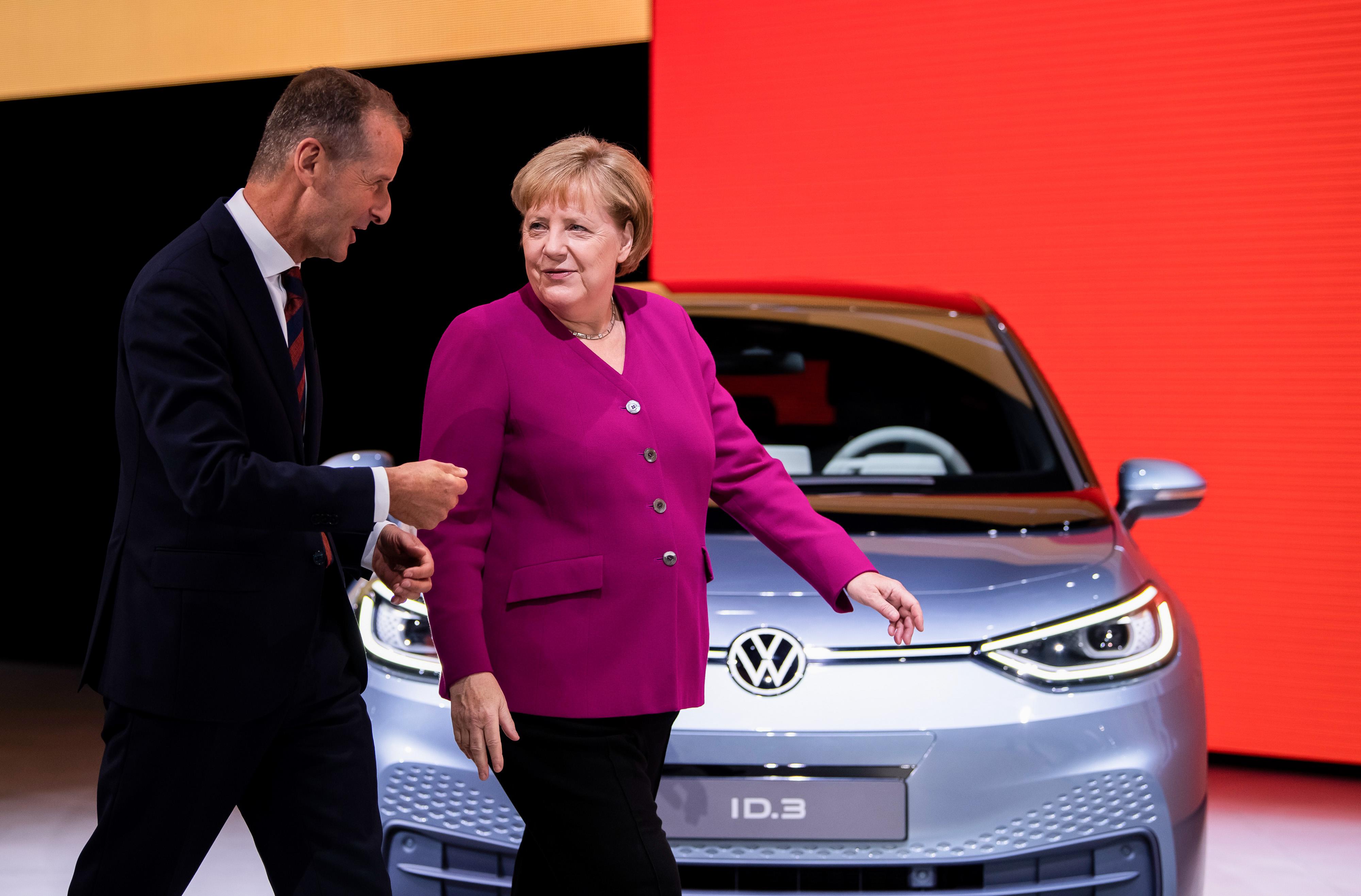 Neue Mobilität: Merkel fordert schnellen Ausbau der Infrastruktur