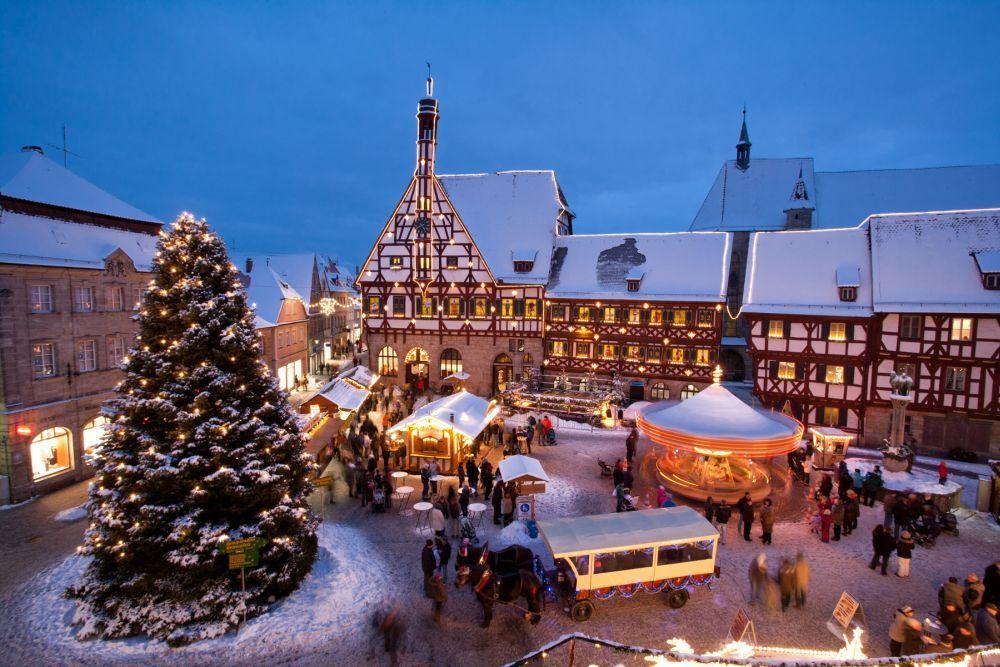 Losverkauf für Forchheims Adventskalender startet