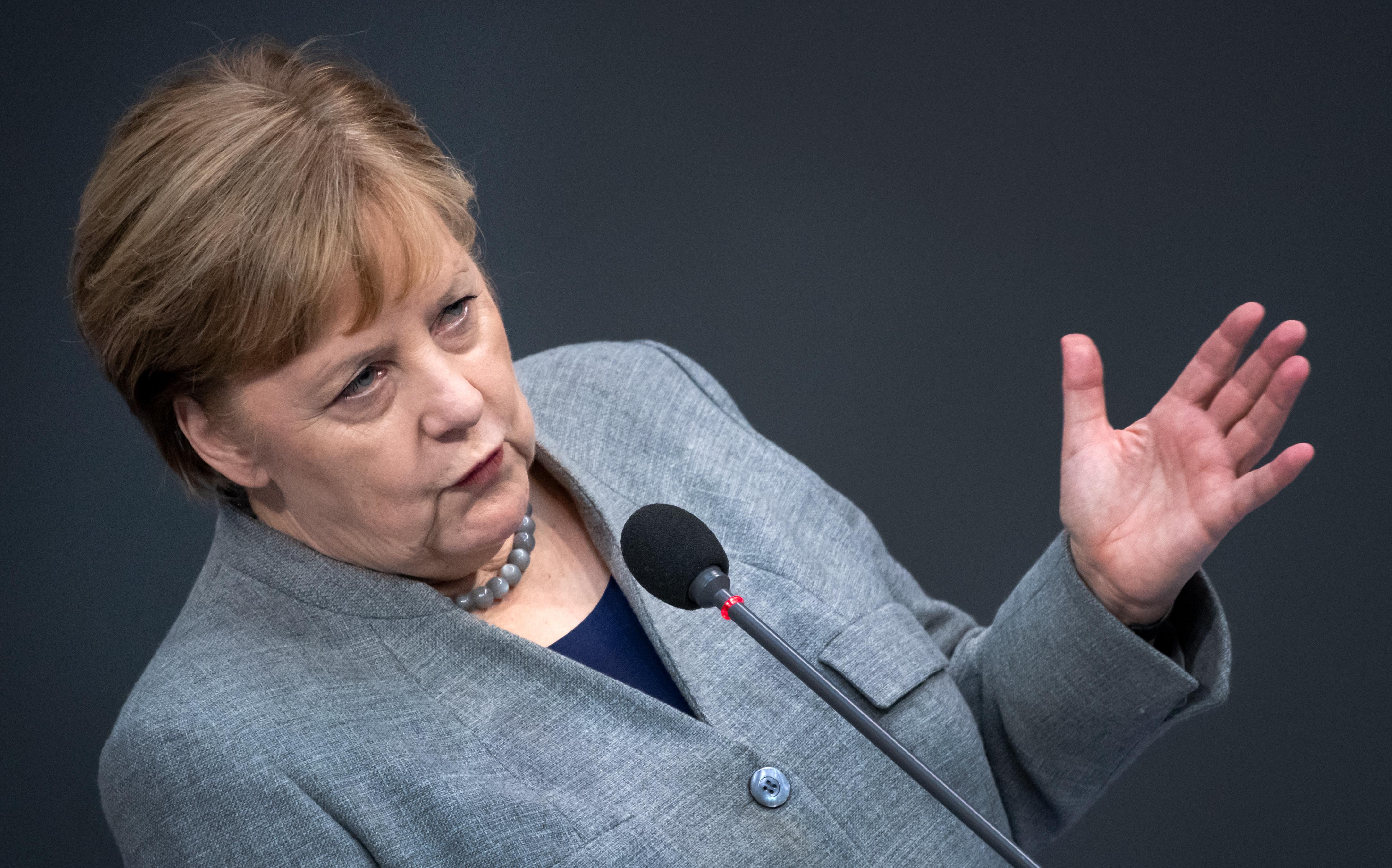 Merkel in Beliebtheitsskala vorn - Jeder Dritte für Neuwahl