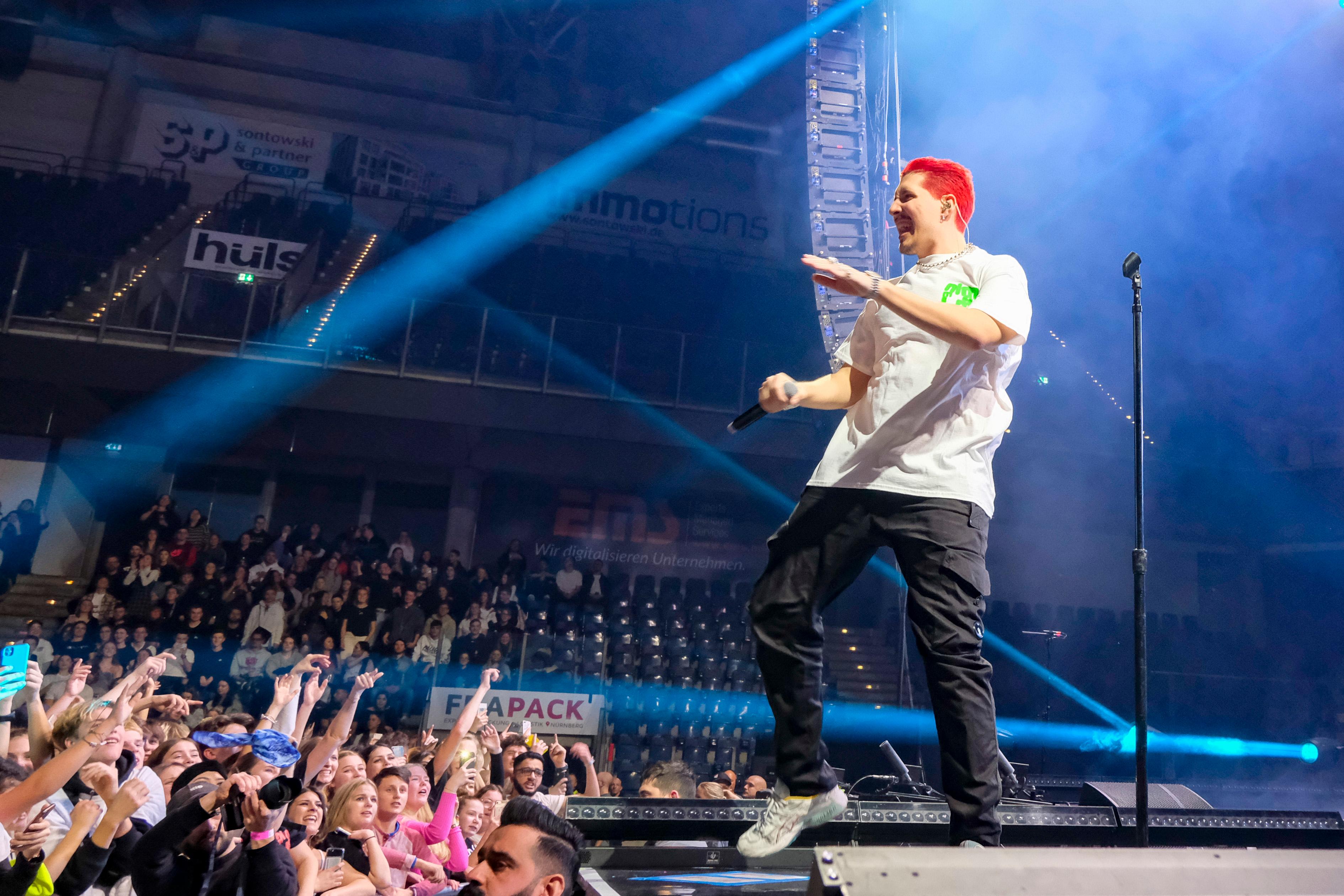 Gute Vibes und satte Beats: Rapper RIN lässt die Arena tanzen