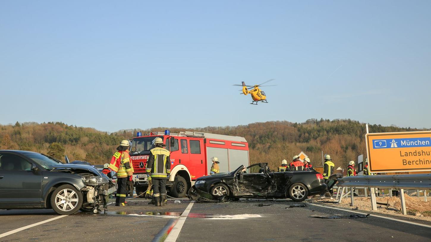 Pollanten Audis Krachen Zusammen Drei Verletzte Nordbayern